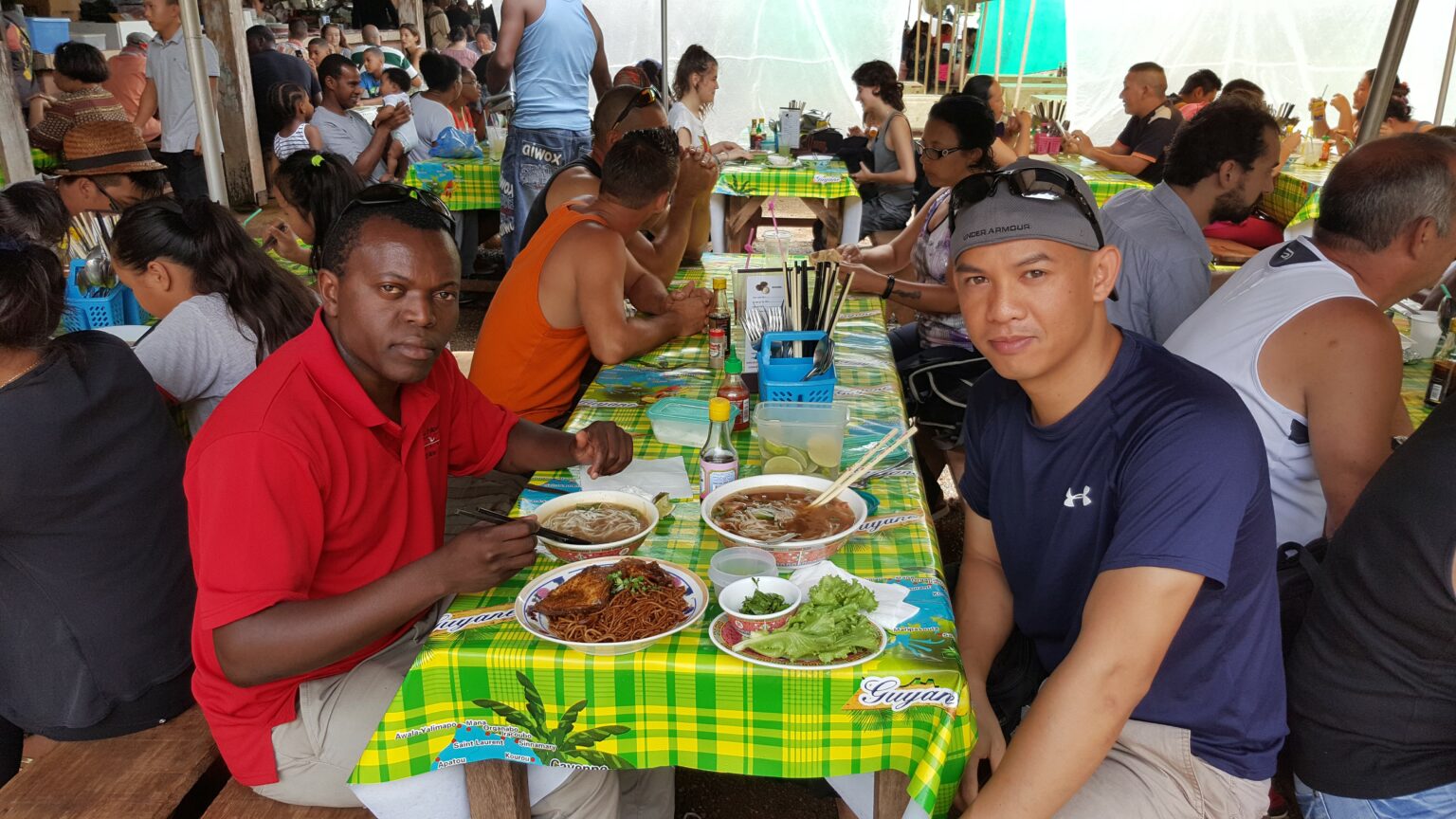 Un dimanche à Cacao: village Hmong de Guyane - Vudailleurs.com